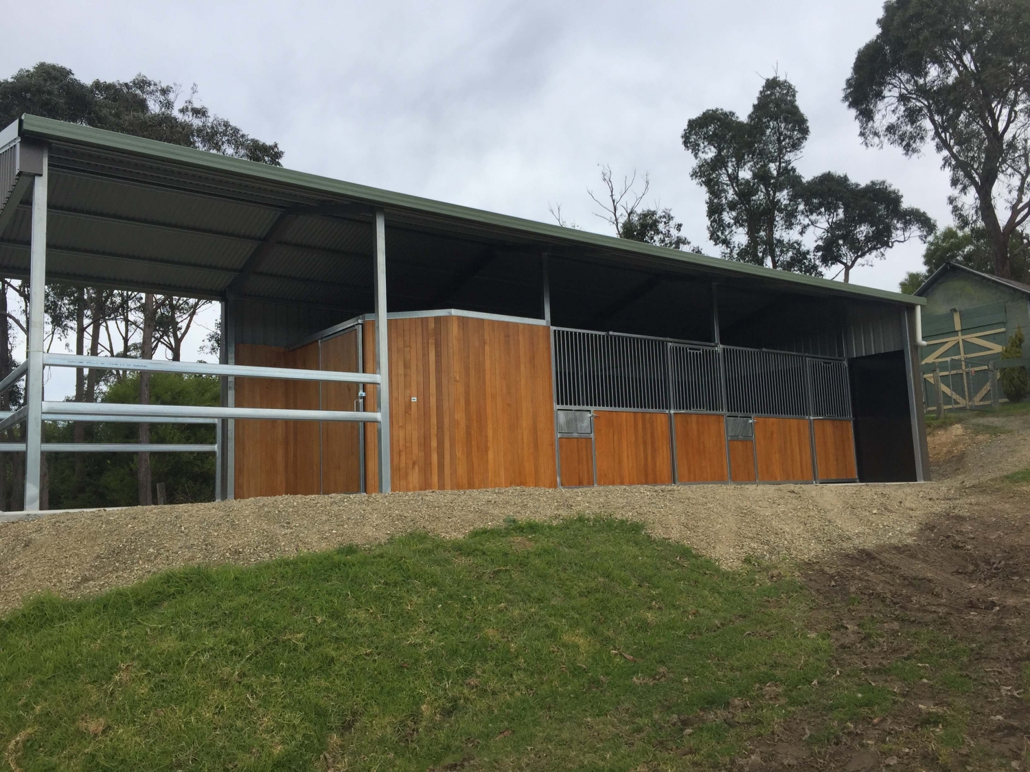 Home - RG Custom Built Sheds & Stables