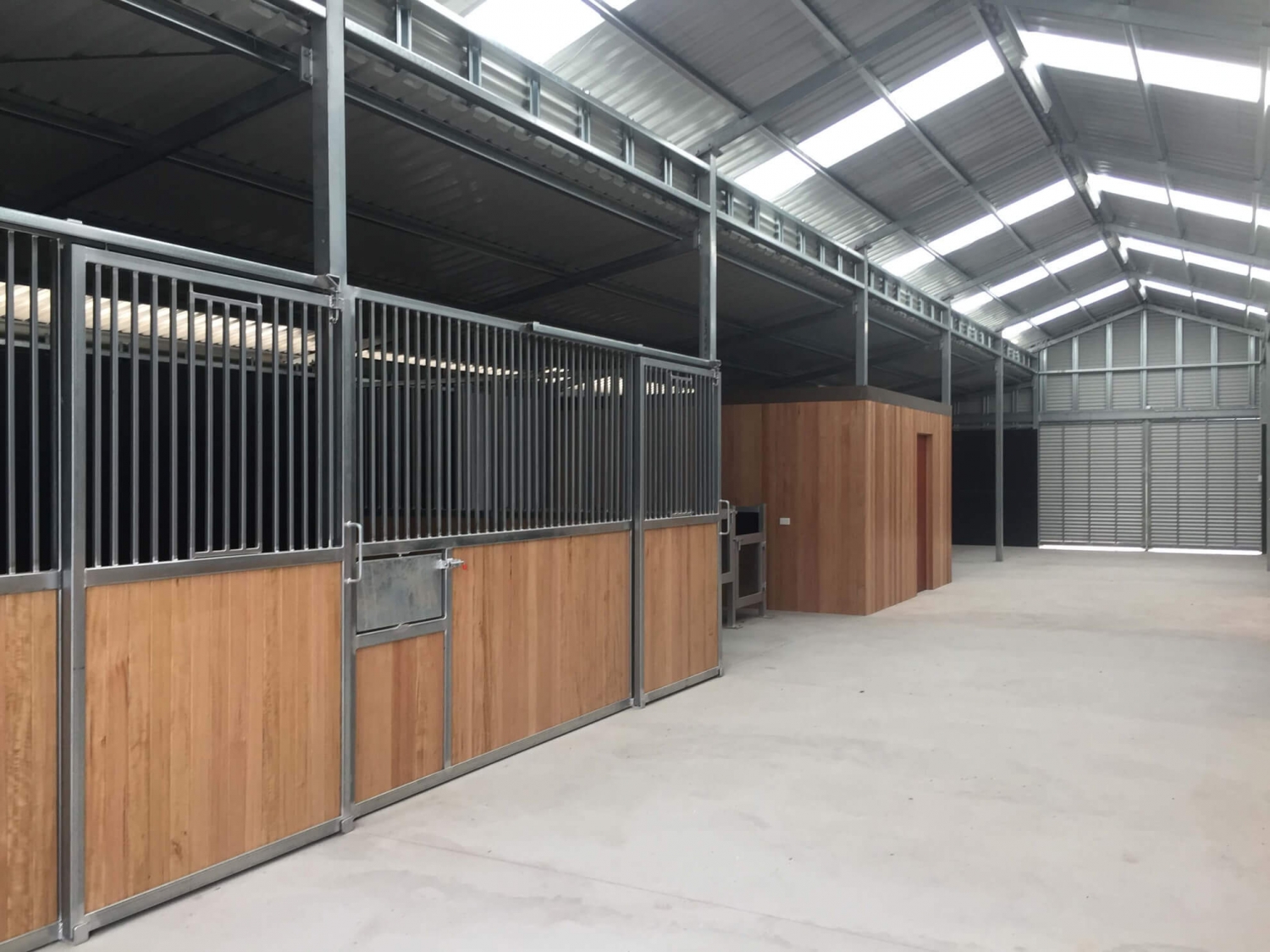 Home - RG Custom Built Sheds & Stables